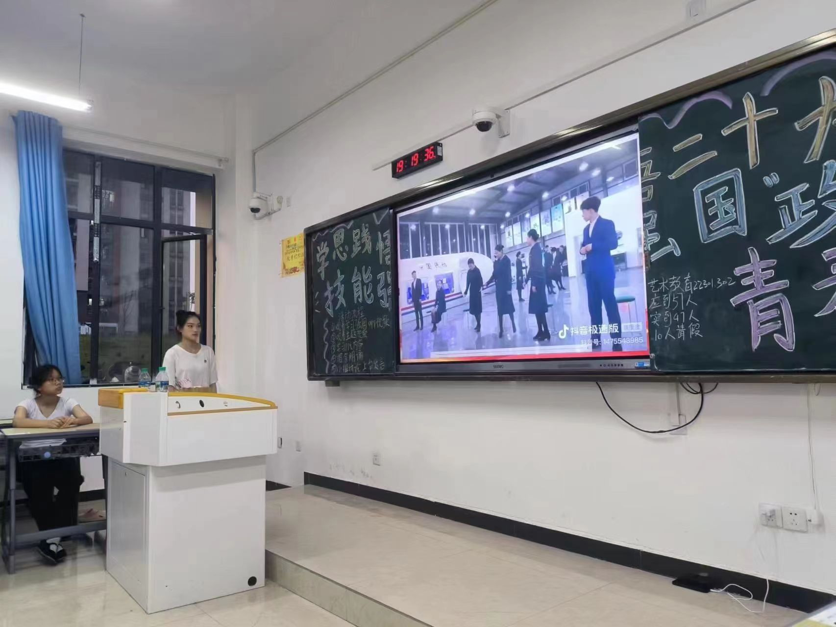 艺术与设计学院开展“学思践悟二十大,技能强国‘政青春”主题团日活动 宜春职业技术学院